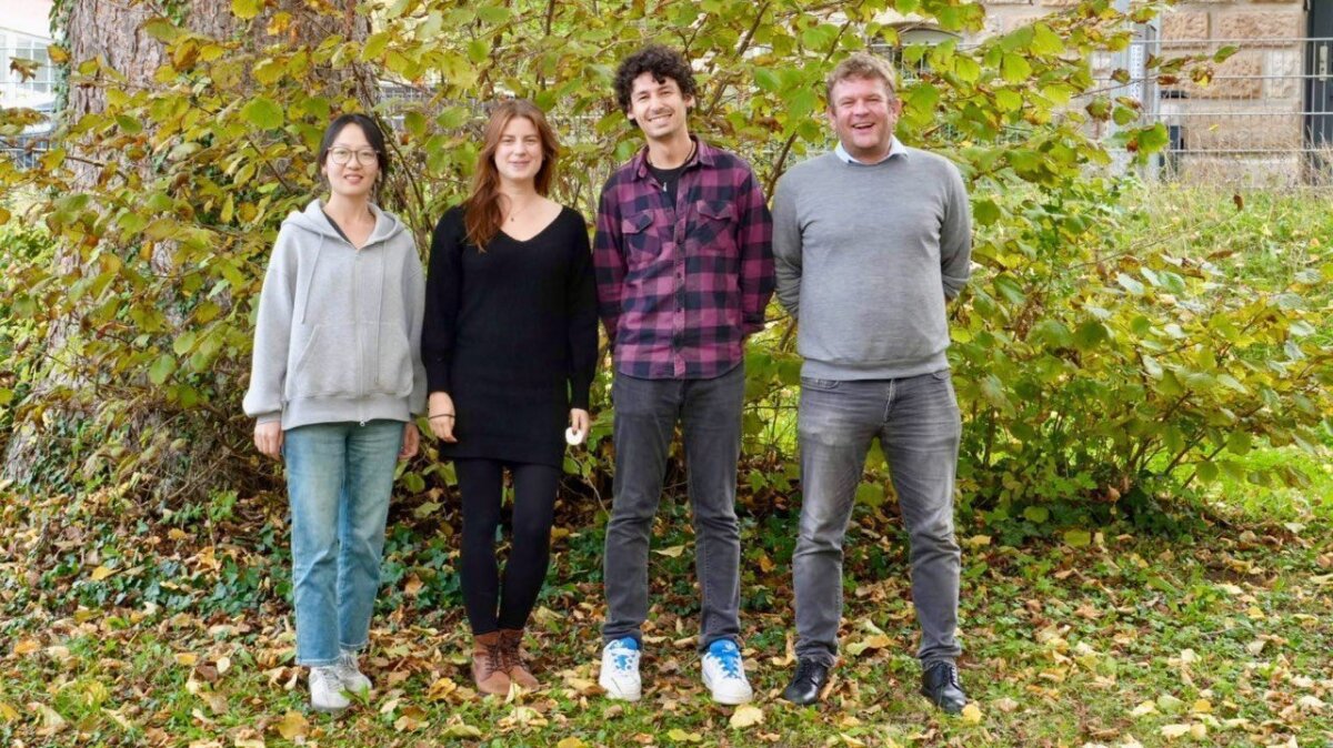 Simone visits our group for 4 months!